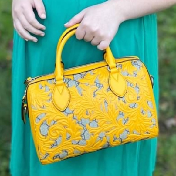 Gucci | Bags | Gucci Arabesque Gg Supreme Bagplease Make Offer | Poshmark